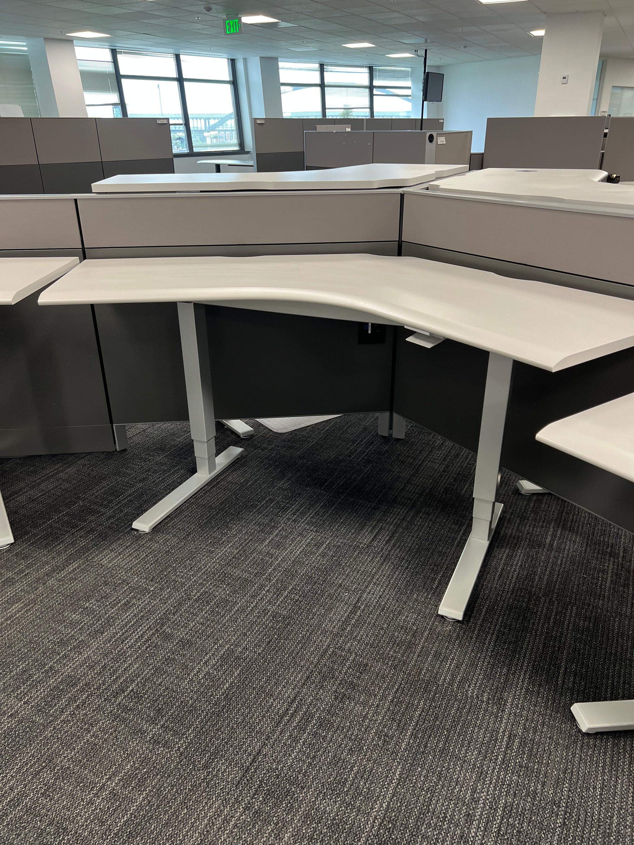 Humanscale Float Adjustable Height Desk – LCOF