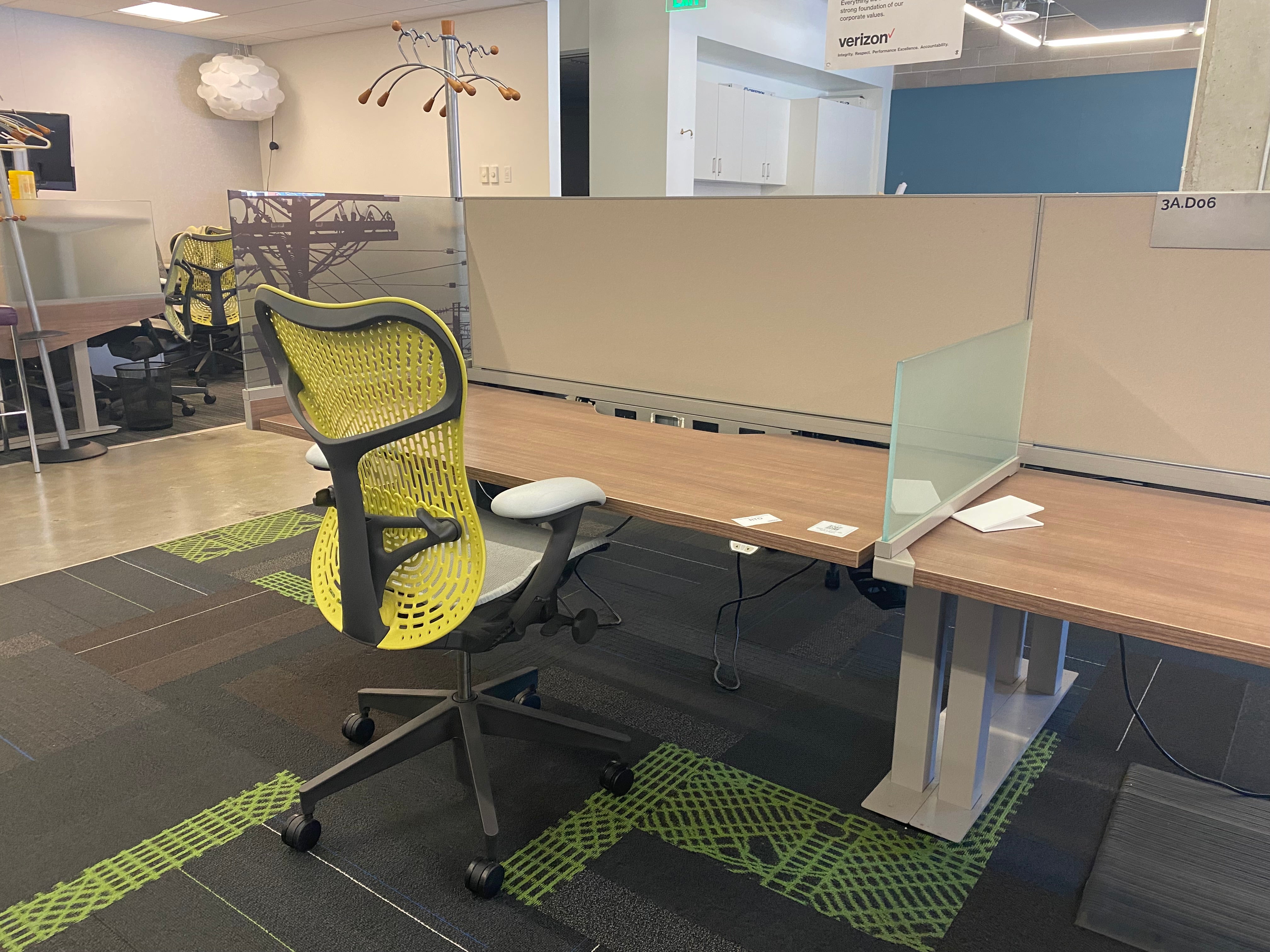 Cubicles, Workstations & Desks – LCOF