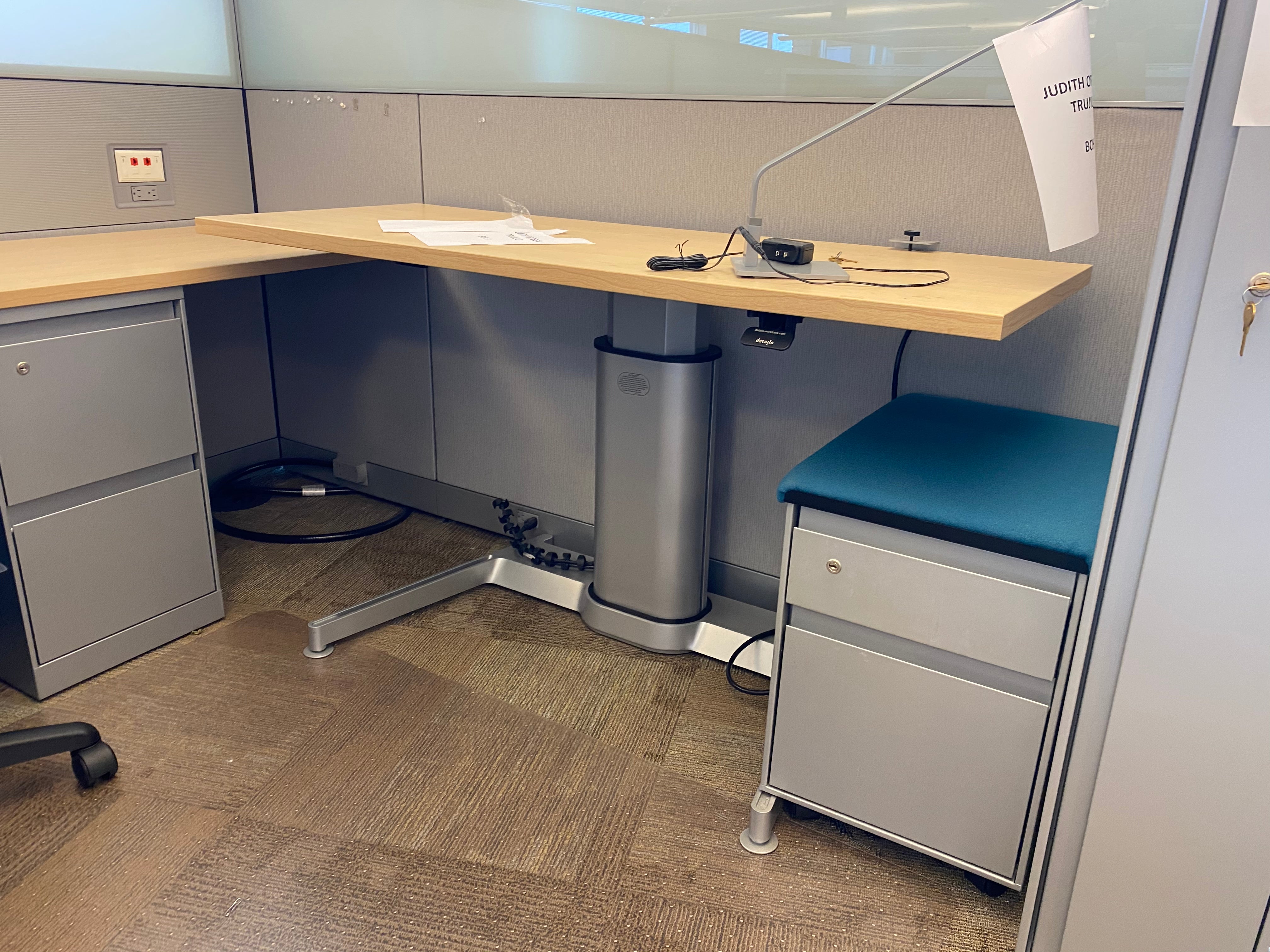 Cubicles, Workstations & Desks – LCOF